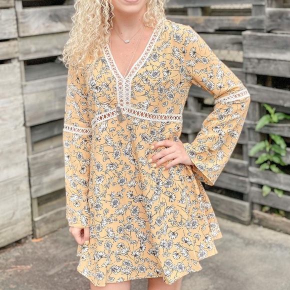 entro | Dresses | Nwt Entro Boho Floral Bell Sleeve Crochet Dress ...